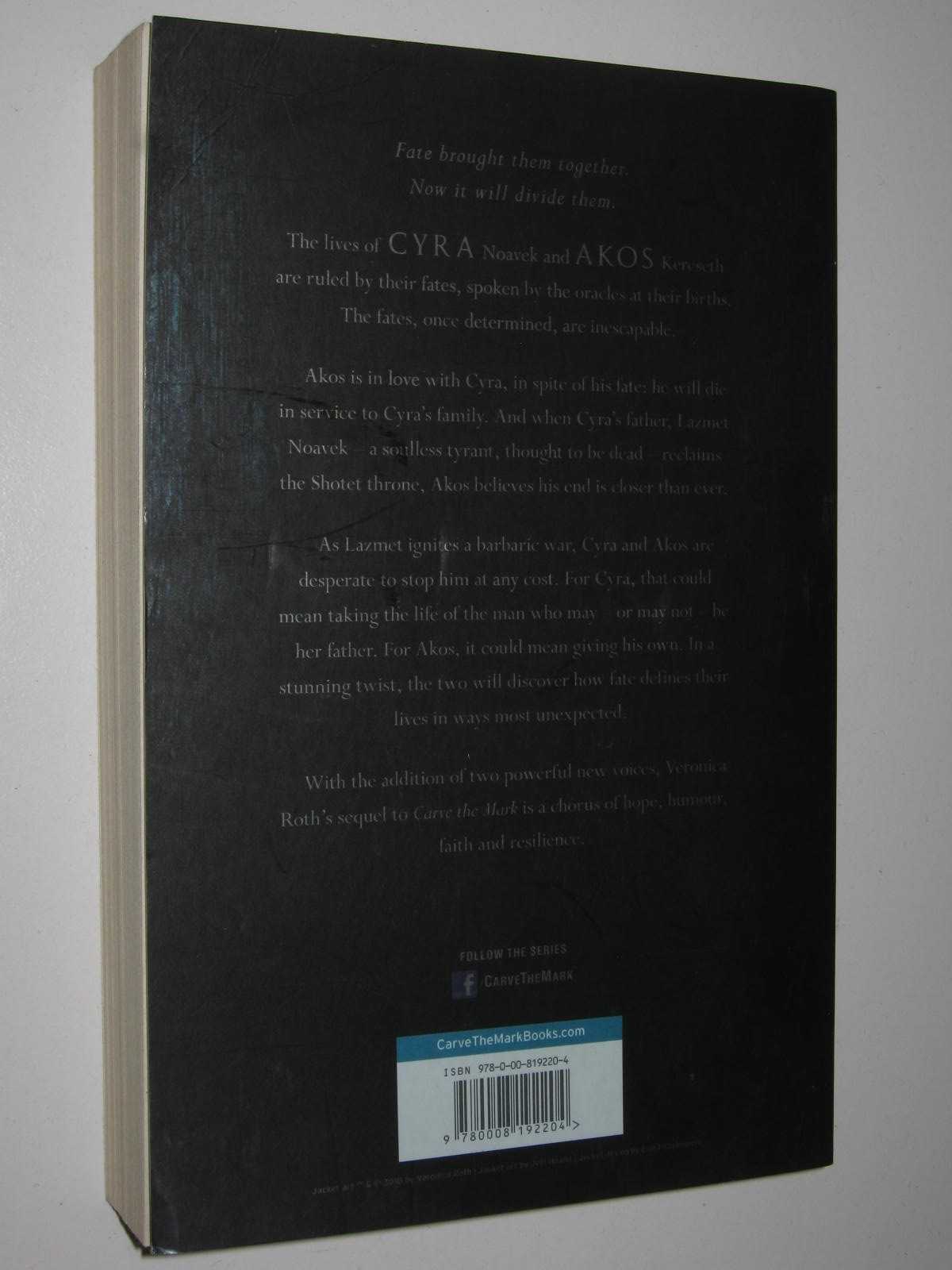 The Fates Divide [Carve the Mark Series #2] by Veronica Roth Large PB ...
